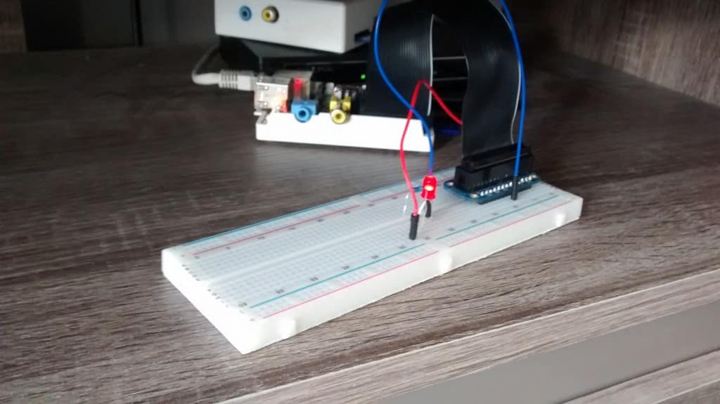 Introduction au GPIO sur le Raspberry-Pi - Tutoriels français pour ... Introduction au GPIO sur le Raspberry-Pi - Tutoriels français pour ...